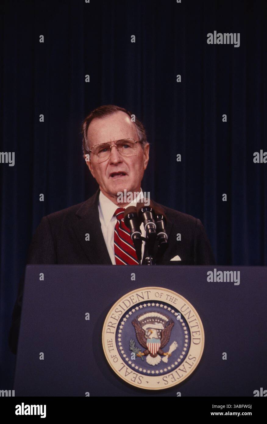 1990dc2923aa hi-res stock photography and images - Alamy