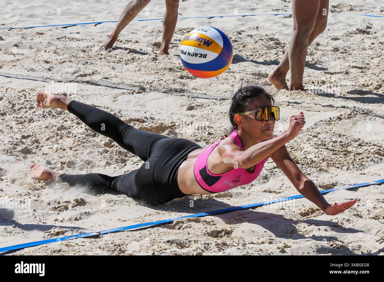 (250402) -- LAGUNA PROVINCE, April 2, 2025 (Xinhua) -- Lim Jing Qian of ...