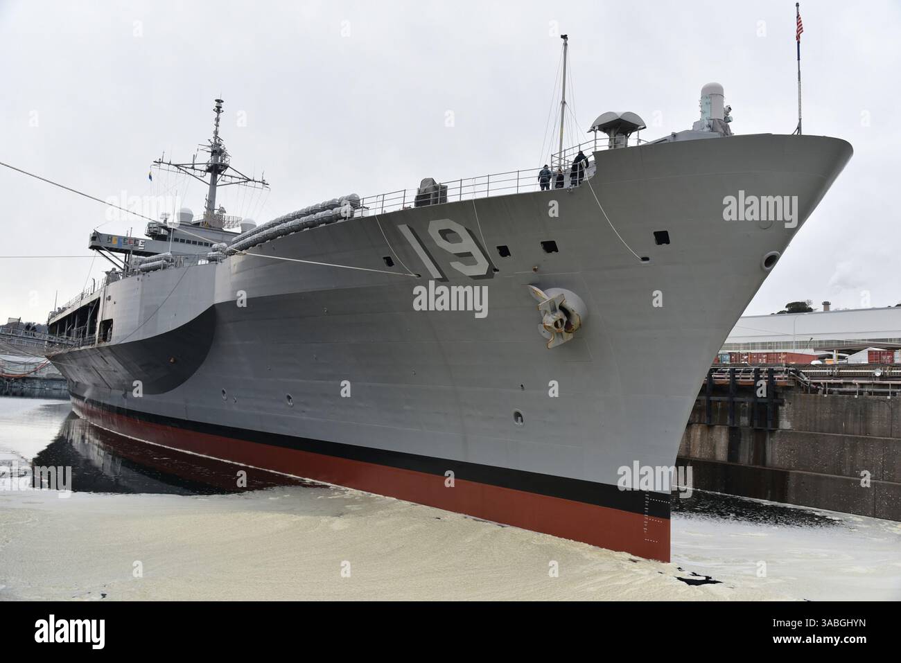 January 8, 2018 - Yokosuka, Japan - The U.S. Navy Blue Ridge-class ...