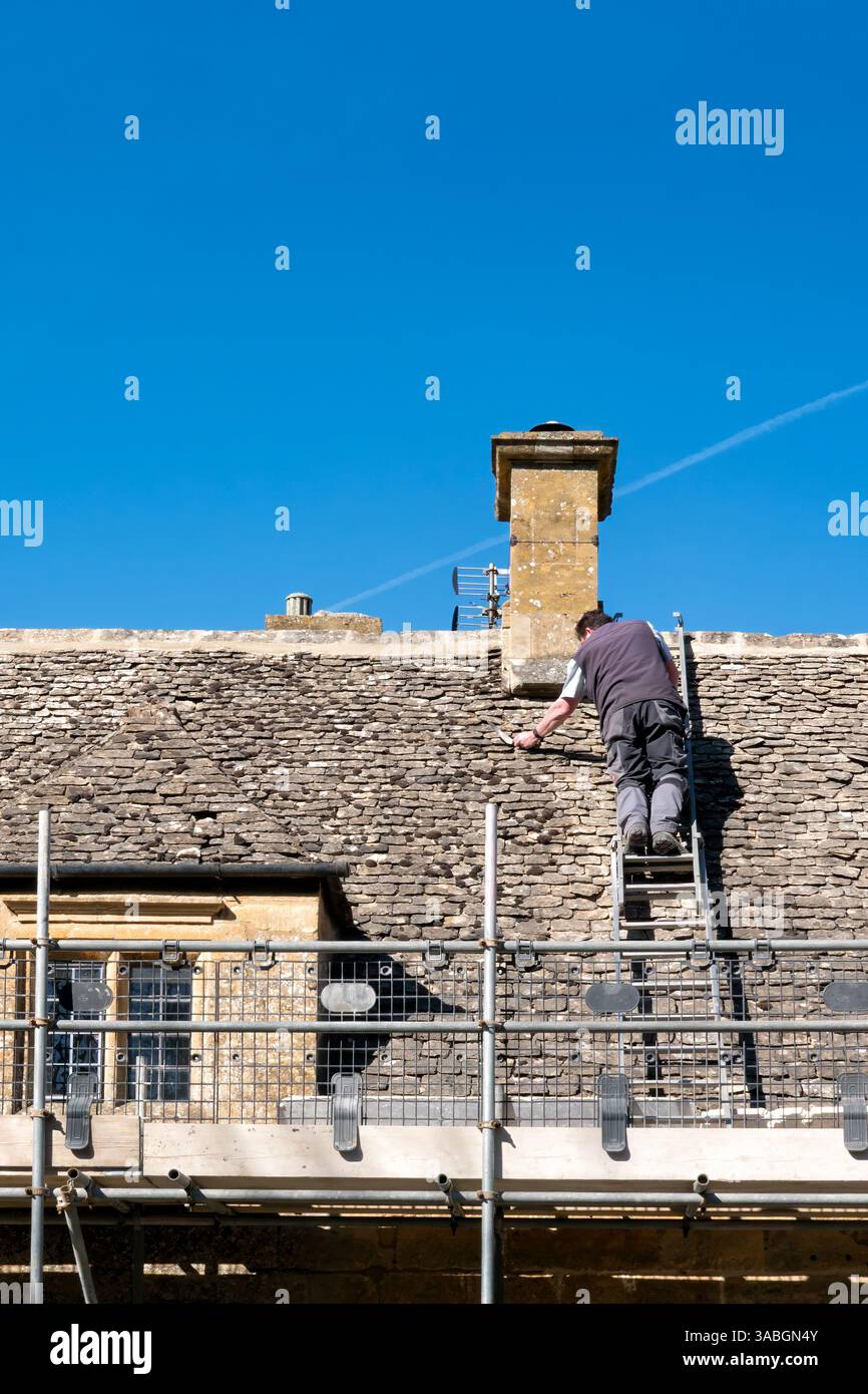 Cotswold roofer hi-res stock photography and images - Alamy