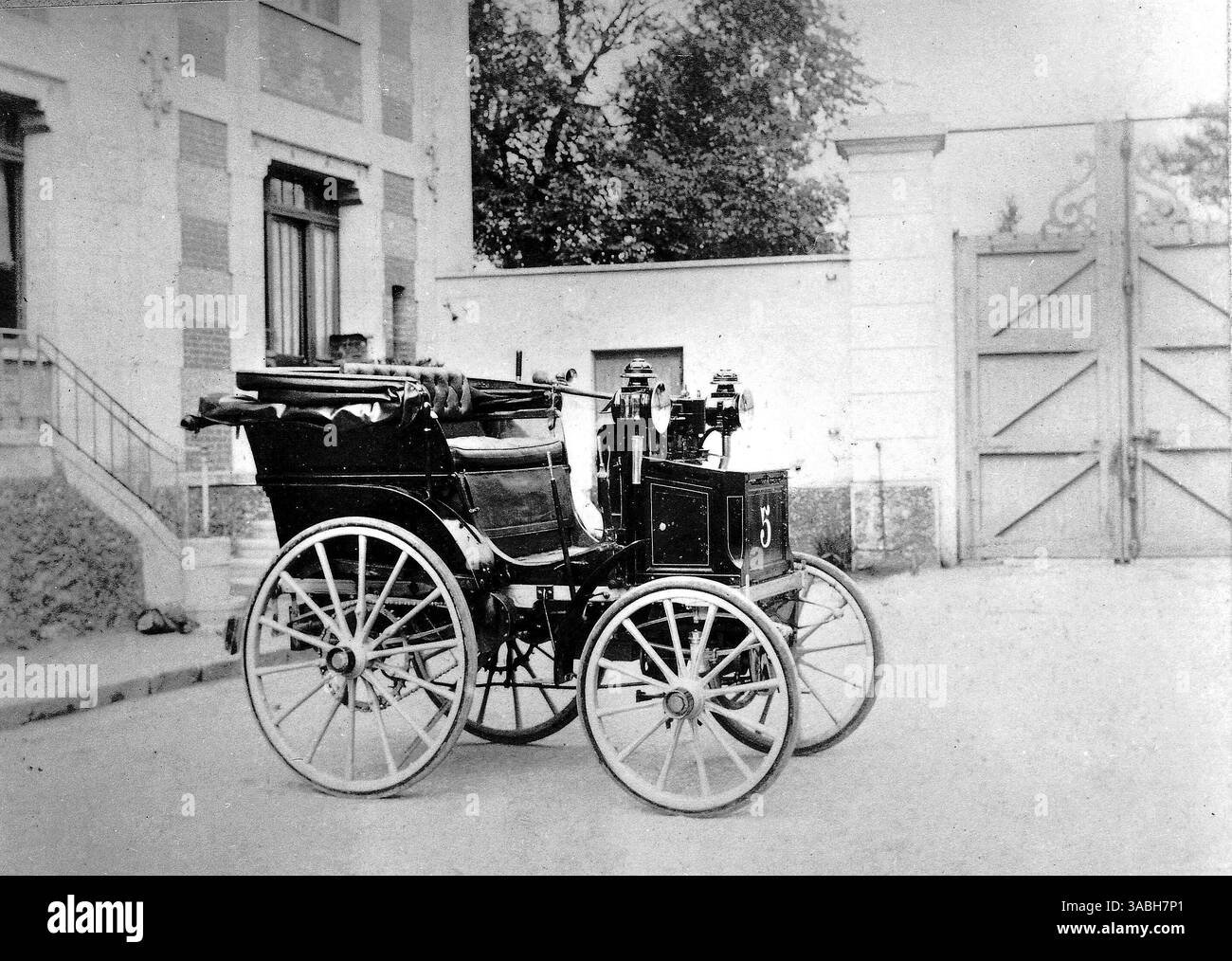 Sep 01, 1895 - Paris, France - (File Photo: c1895, exact date and ...