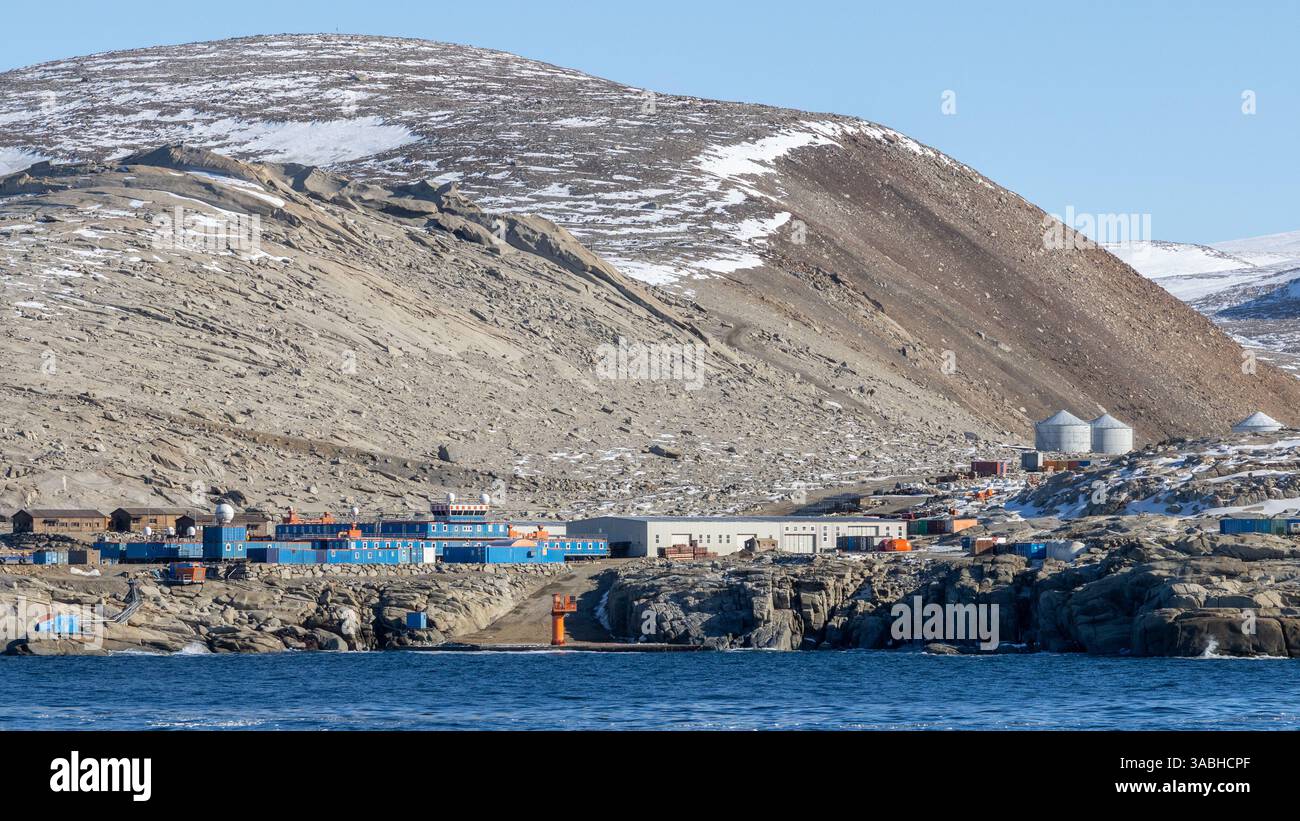 Mario zucchelli antarctic research station hi-res stock photography and ...