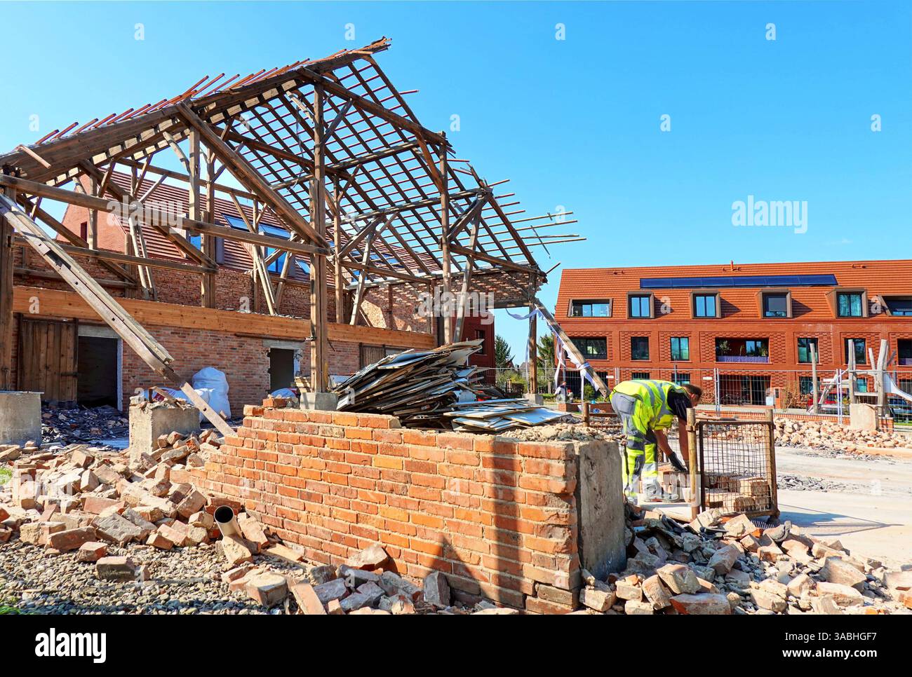Ehemaliger Bauernhof - jetzt Scheunenabriss wegen Wohnungsbau - gesehen ...