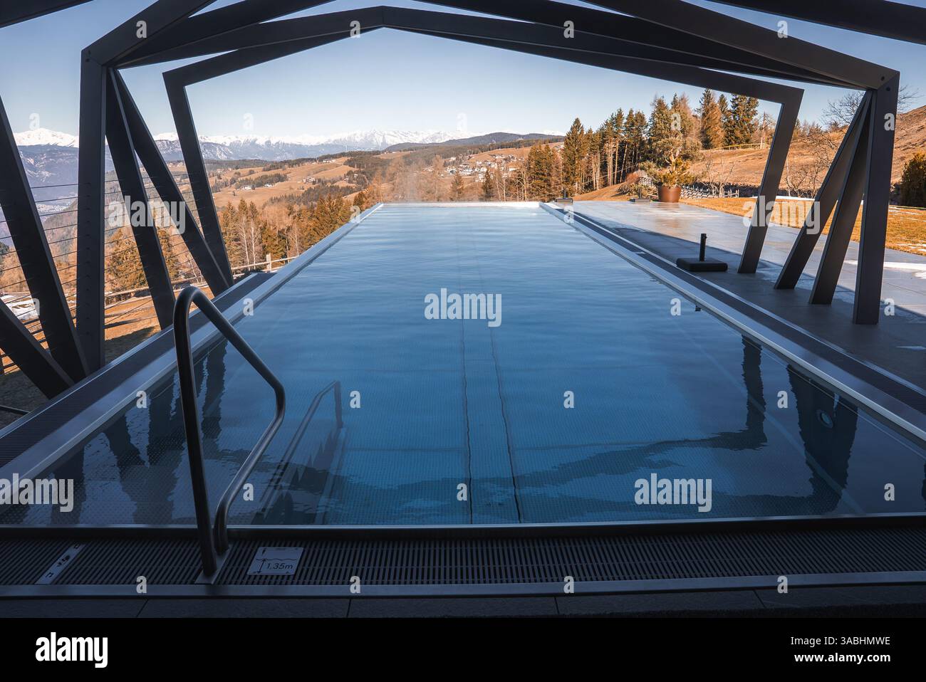 Infinity pool in forest hi-res stock photography and images - Alamy