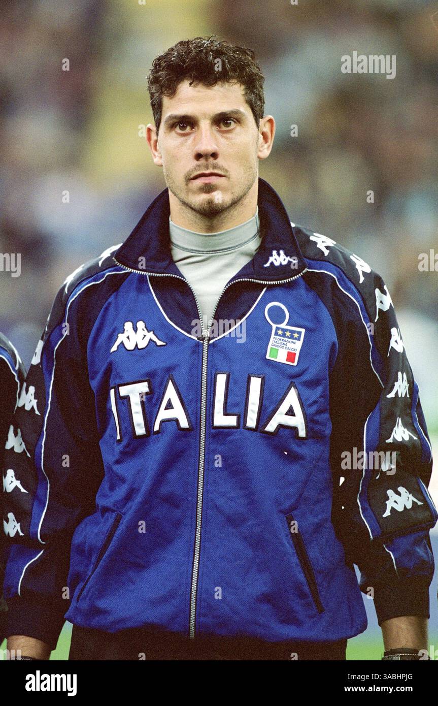 Francesco toldo images 2000 hi-res stock photography and images - Alamy
