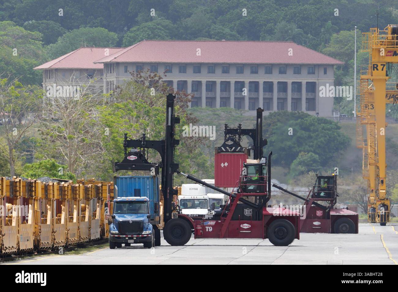 Truck cargo is unloaded and transferred to a Panama Canal railway train ...