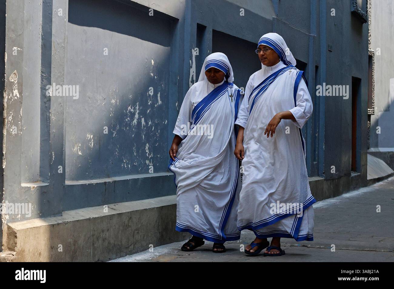 Sisters of the Missionaries of Charity in Kolkata, West Bengal, India ...