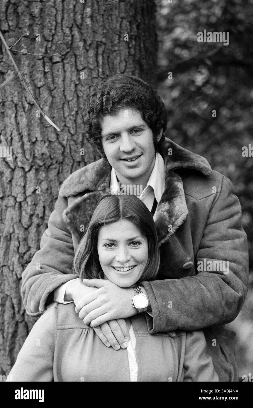 1974 uk family hi-res stock photography and images - Alamy