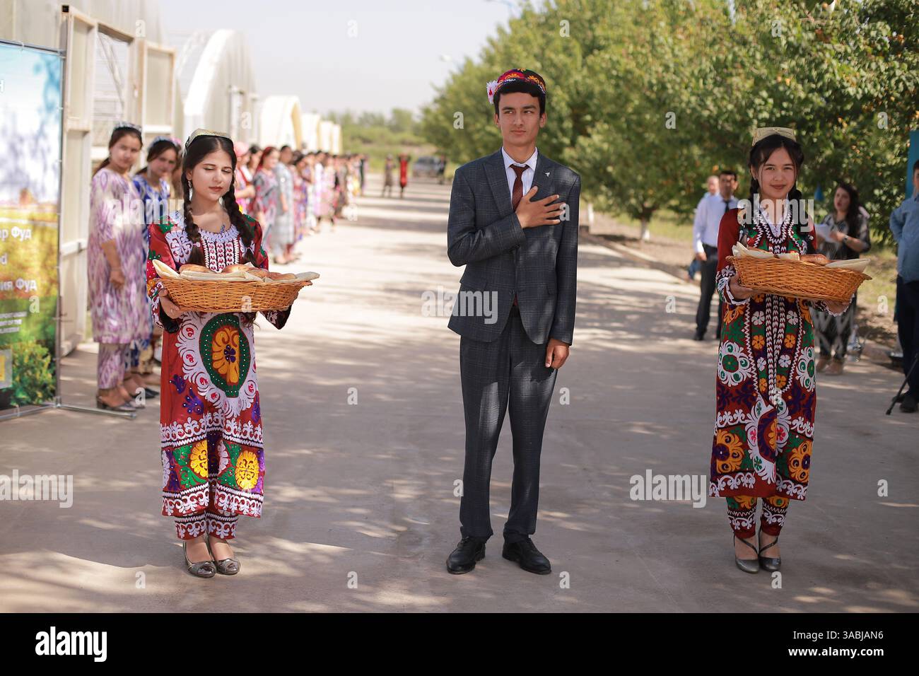 Authentic costumes tajikistan hi-res stock photography and images - Alamy