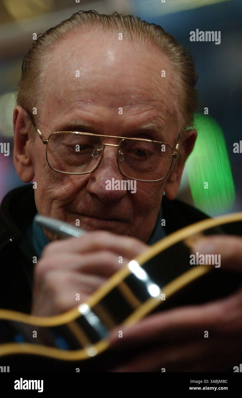 LES PAUL (June 9, 1915 - August 13, 2009) was an American jazz ...