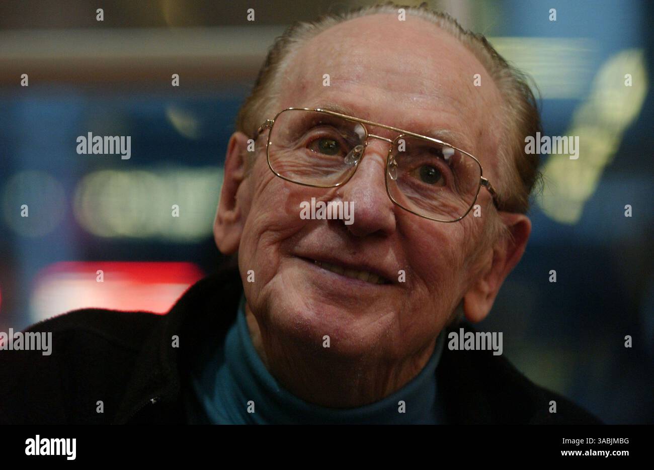 LES PAUL (June 9, 1915 - August 13, 2009) was an American jazz ...