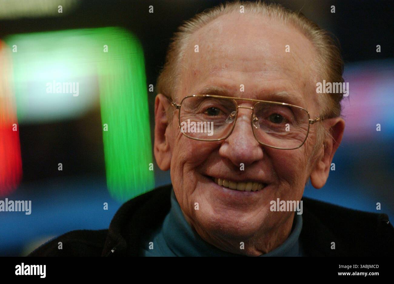 LES PAUL (June 9, 1915 - August 13, 2009) was an American jazz ...