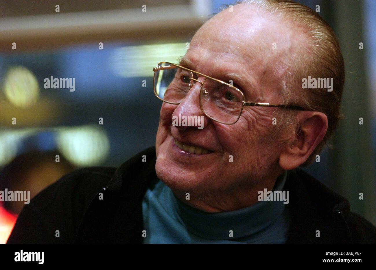 LES PAUL (June 9, 1915 - August 13, 2009) was an American jazz ...