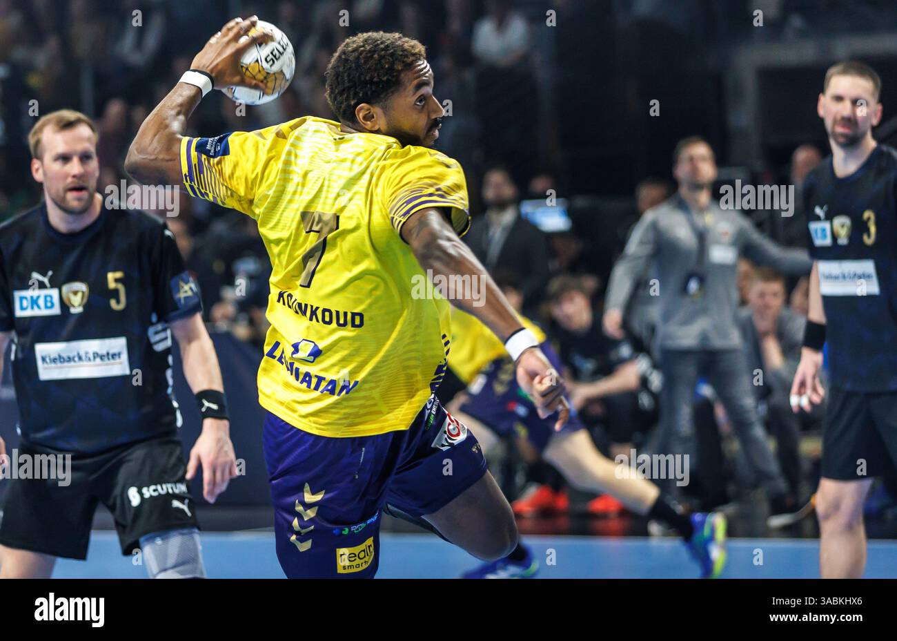 Berlin, Germany. 02nd Apr, 2025. Handball: Champions League, Füchse ...
