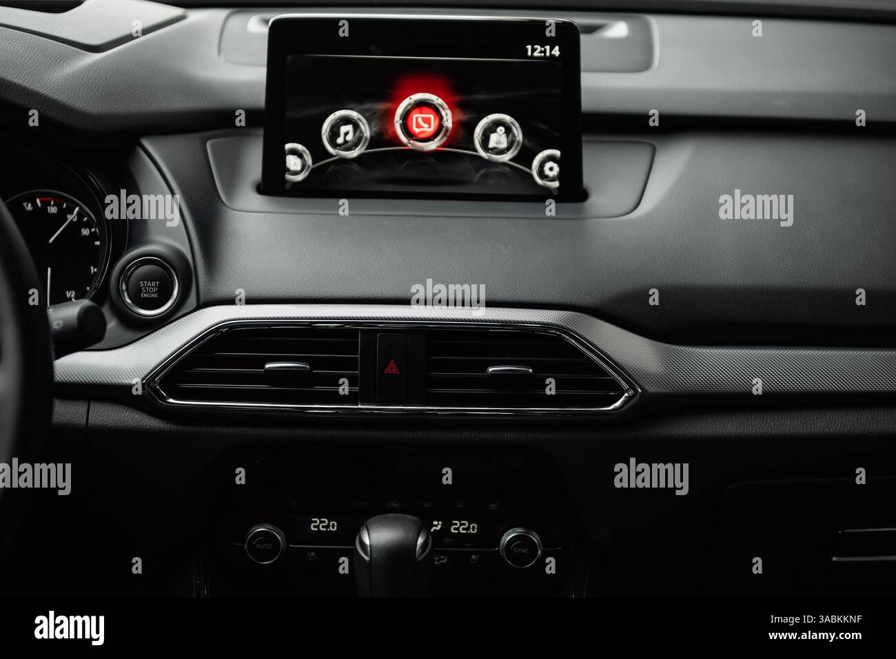 Car infotainment systems display hi-res stock photography and images ...