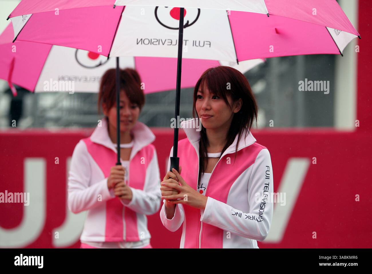 Grid girls...Formula One World Championship, Rd15, Japanese Grand Prix ...