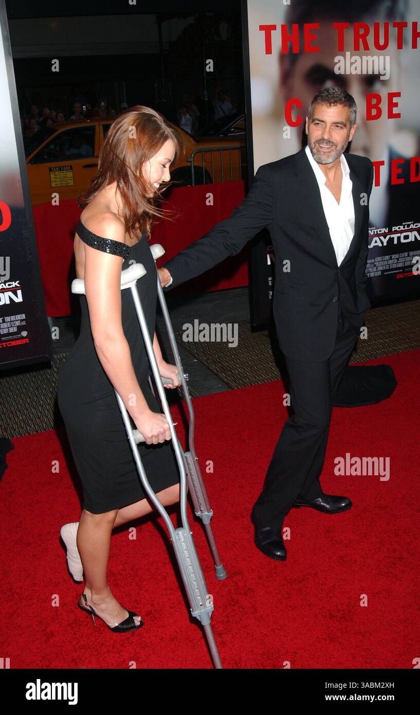 Sarah larson george clooney michael hi-res stock photography and images ...