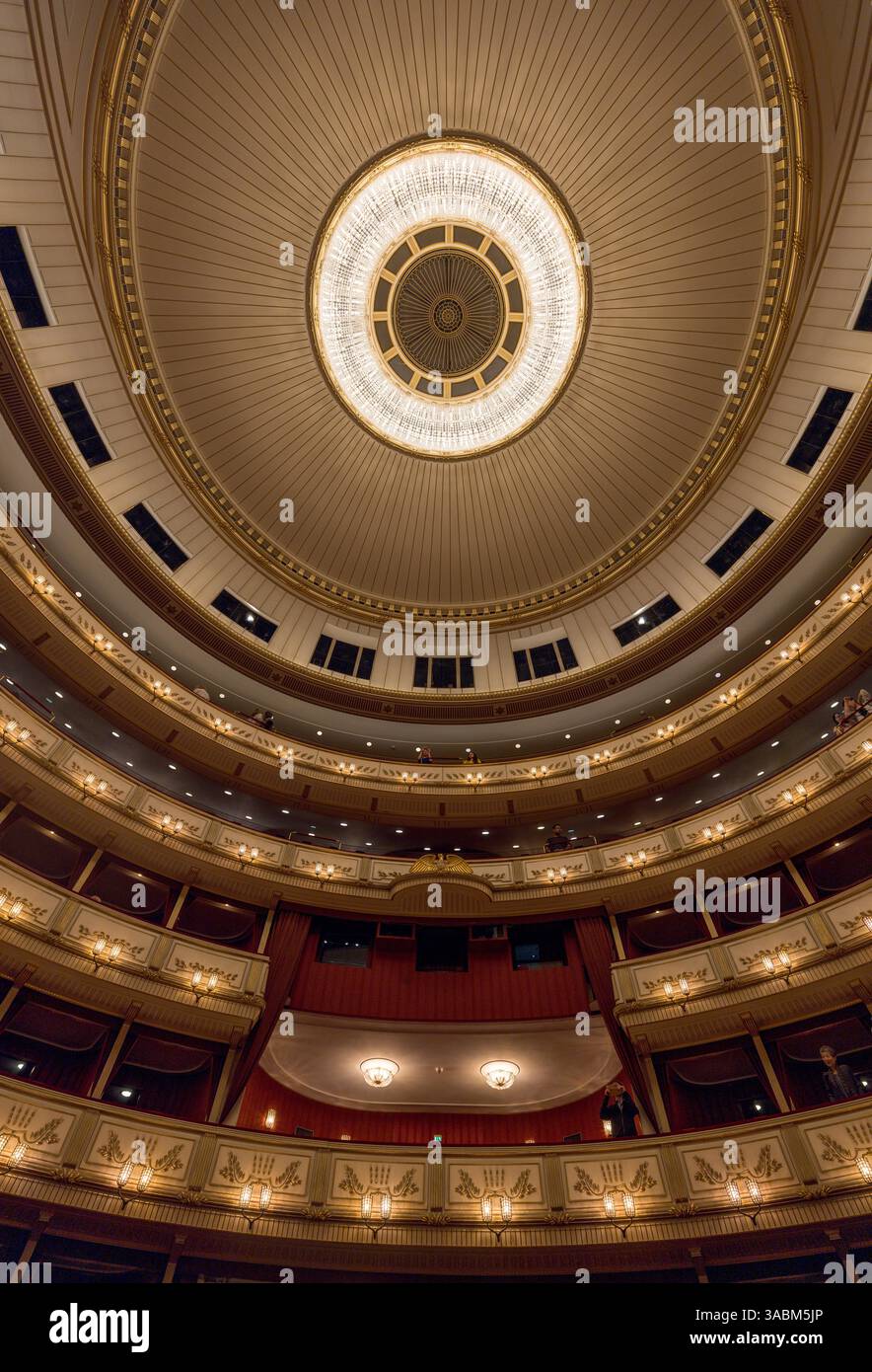 audience, Vienna State Opera House, Vienna, Austria Stock Photo - Alamy
