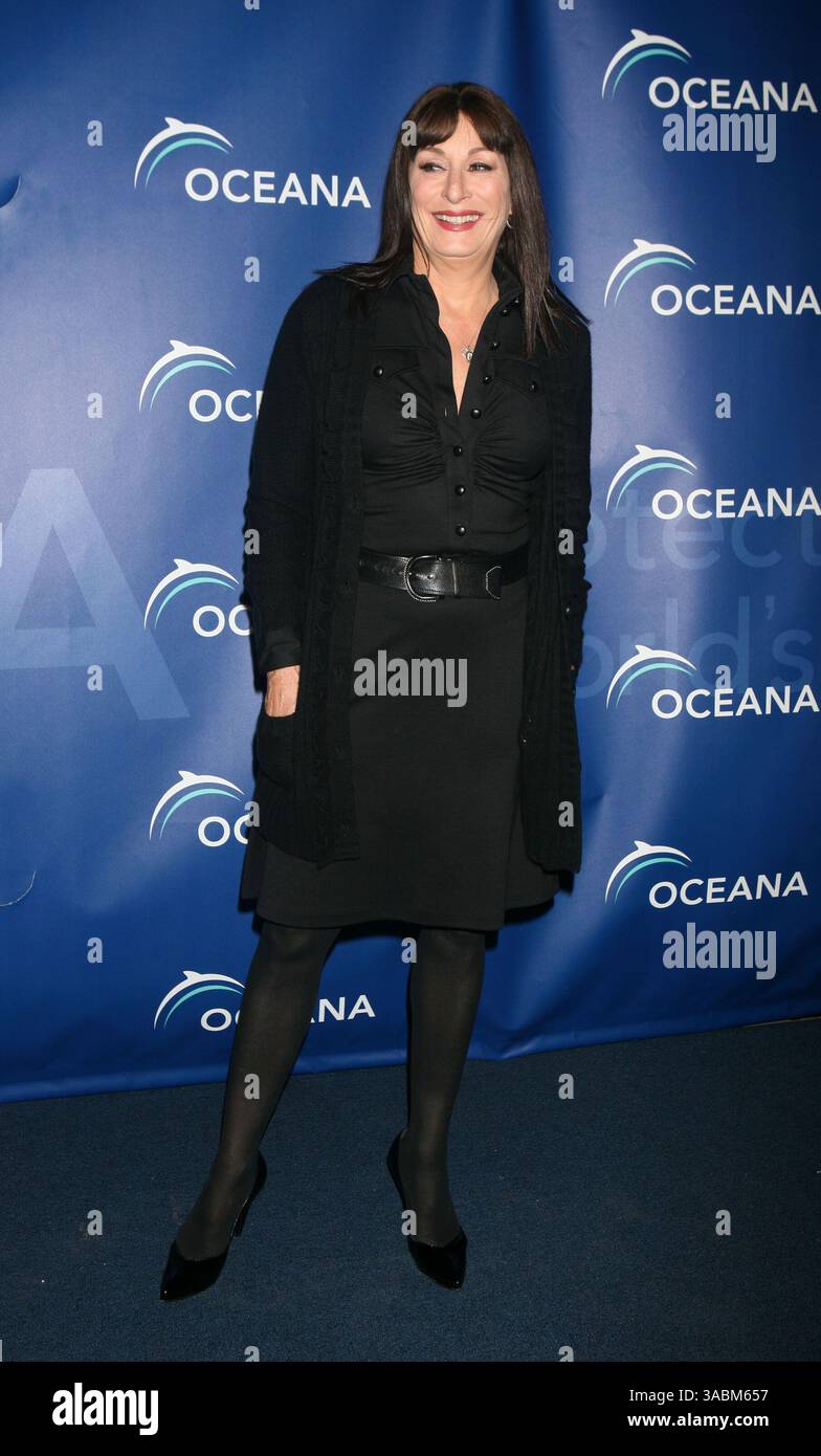 Oct 05, 2007 - Pacific Palisades, CA, USA - Actress ANJELICA HUSTON ...