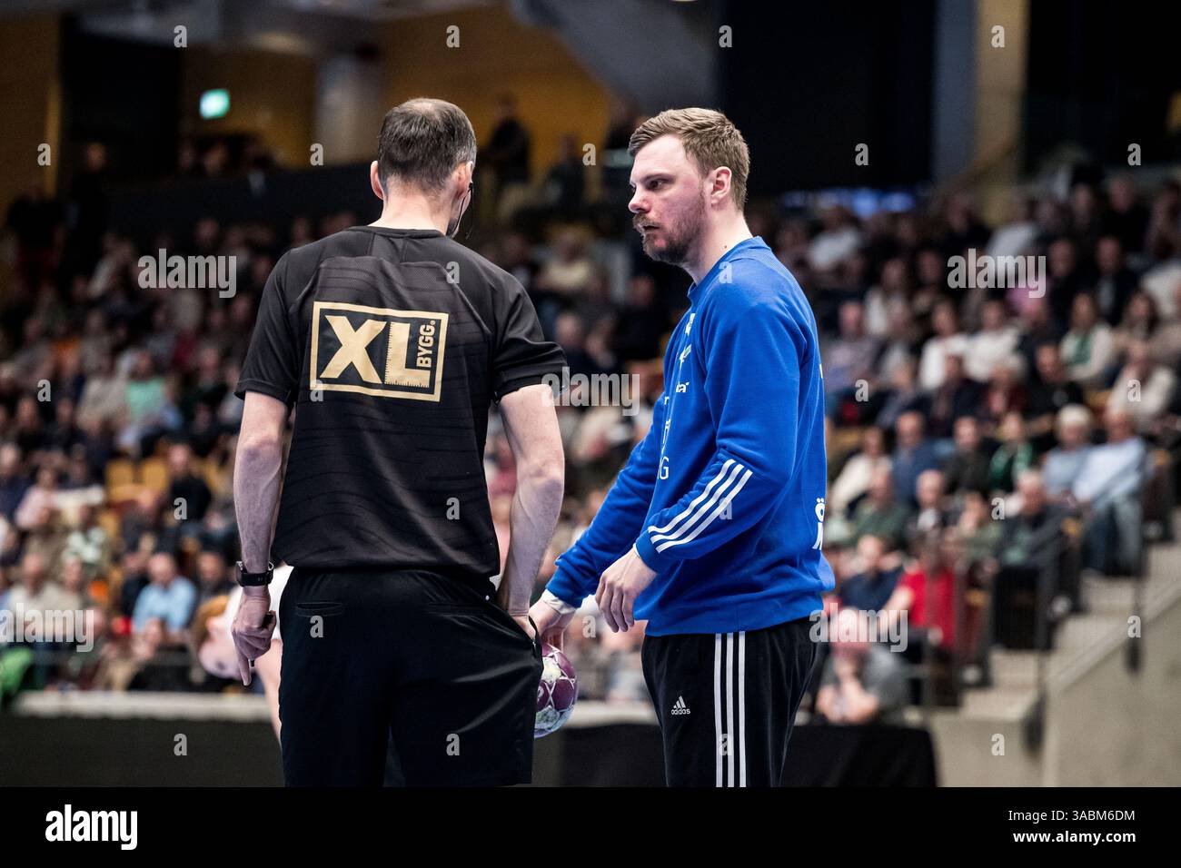 Helsingborg, Sverige. 02nd Apr, 2025. 250402 Och Domare Jasmin Kliko ...