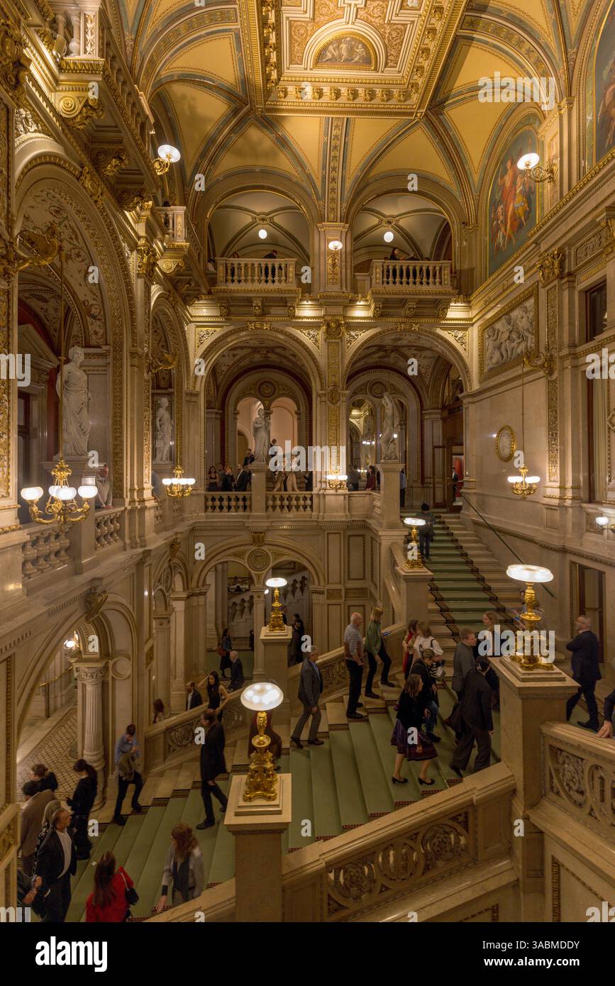 audience on staircase, Vienna State Opera House, Vienna, Austria Stock ...