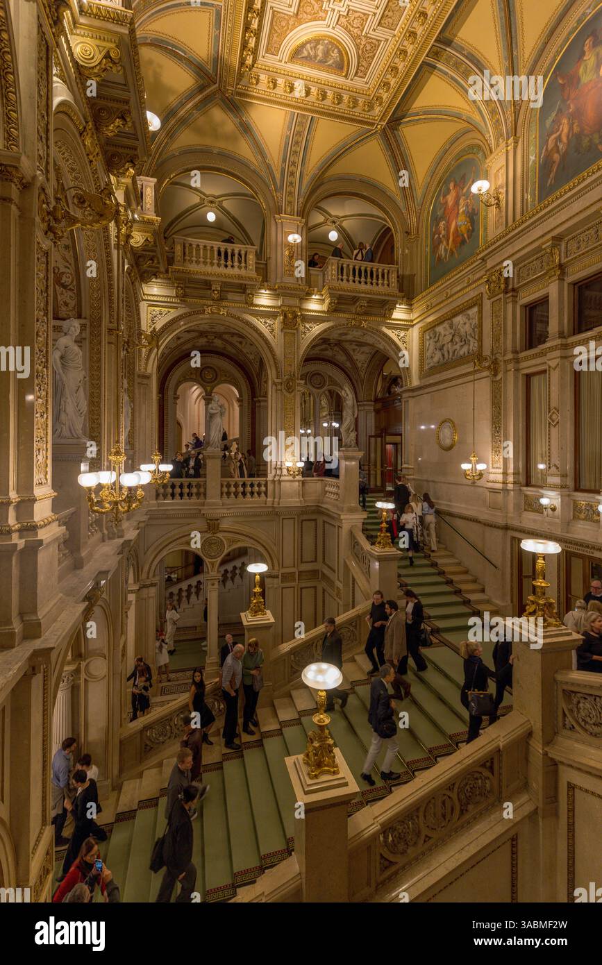 audience on staircase, Vienna State Opera House, Vienna, Austria Stock ...