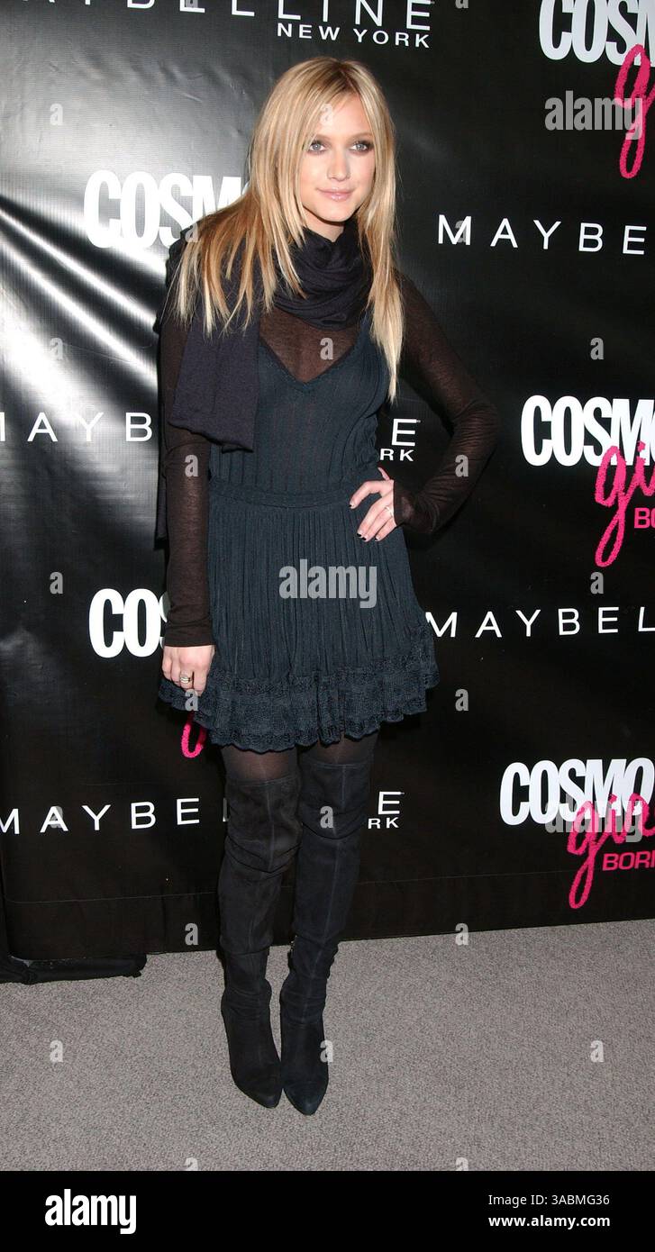 November 13 2007, New York City Singer Ashlee Simpson arriving at the ...