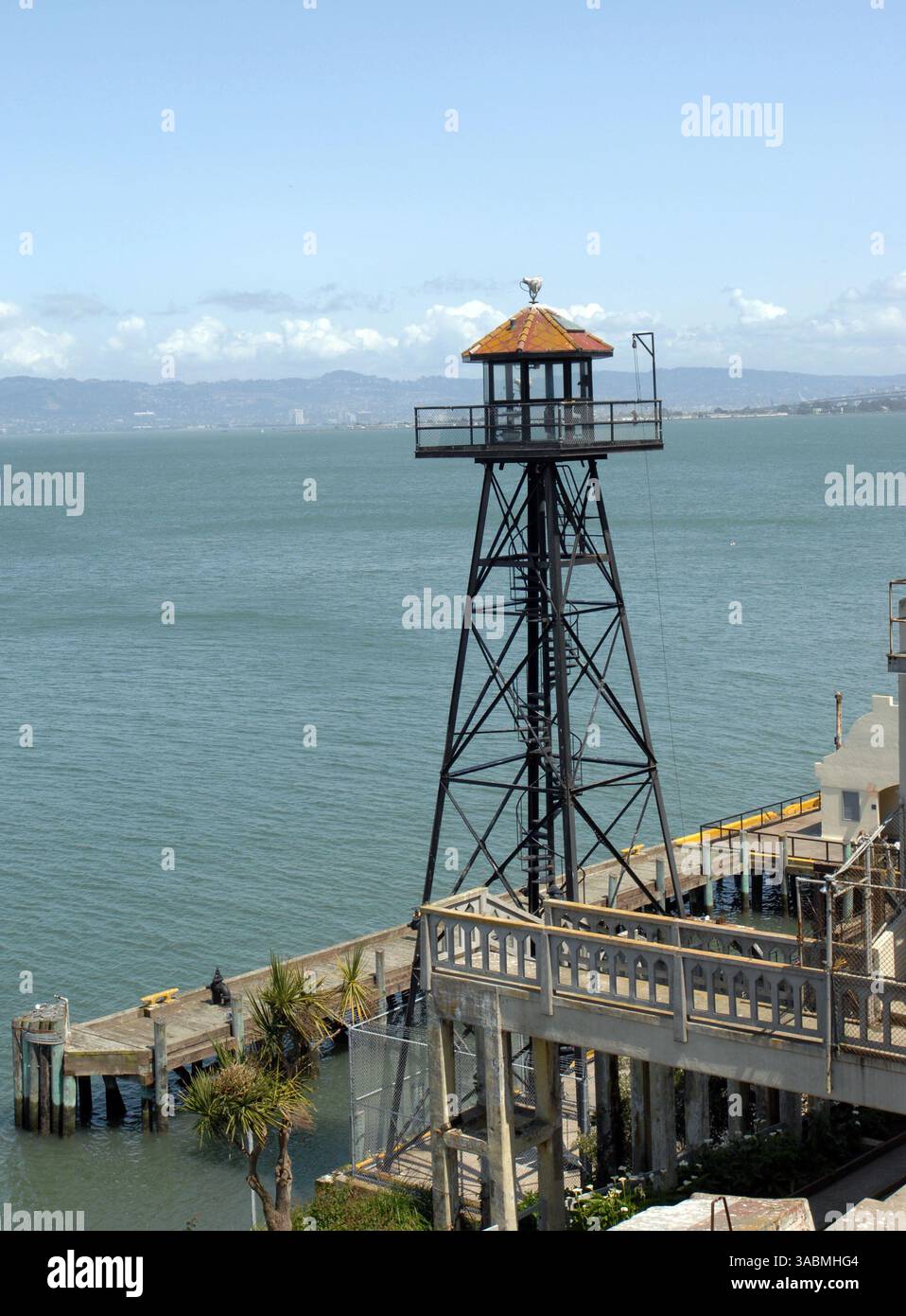Nov 30, 2007 - San Francisco, California, USA - A prison guard watch ...