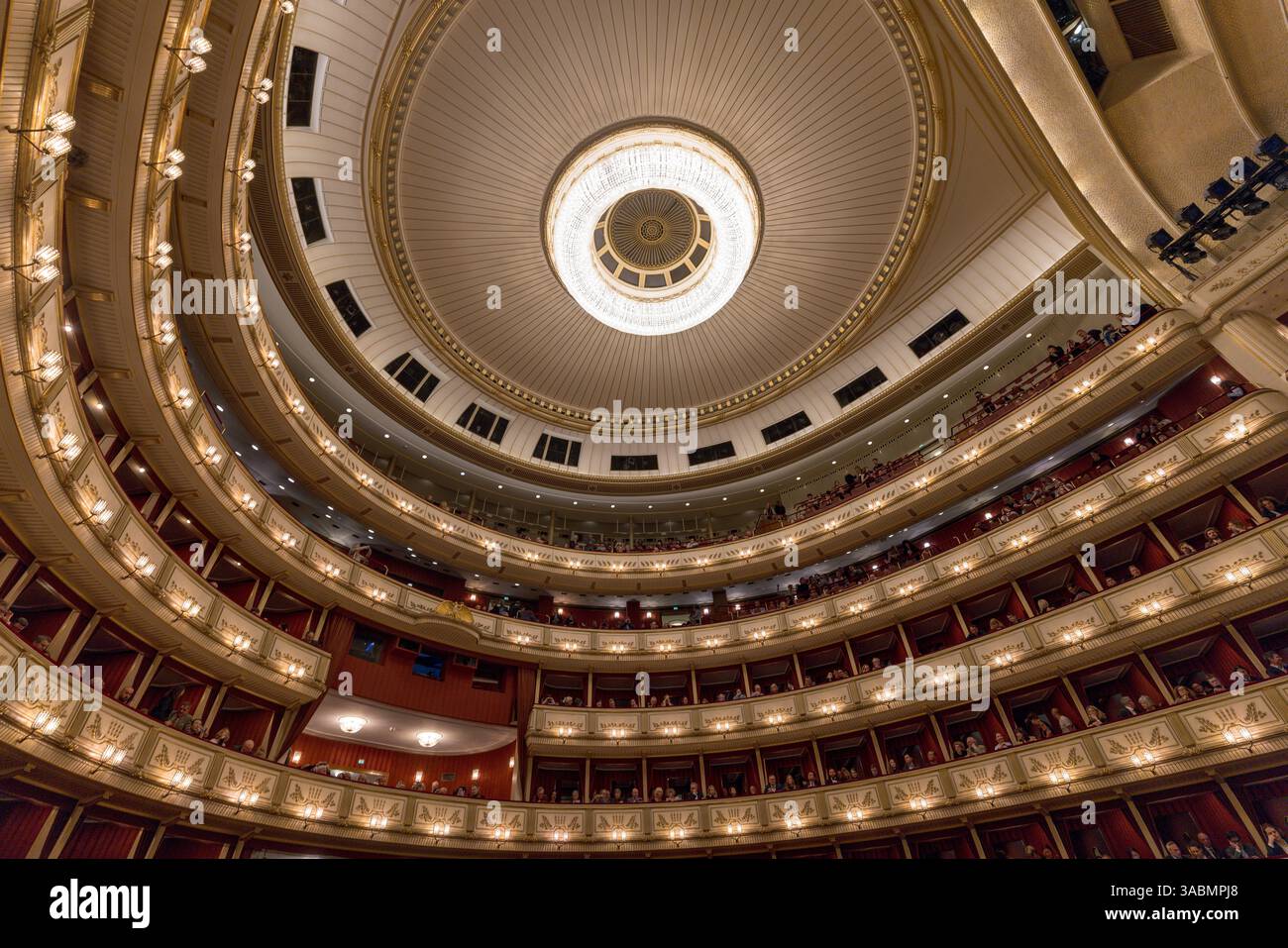 audience, Vienna State Opera House, Vienna, Austria Stock Photo - Alamy