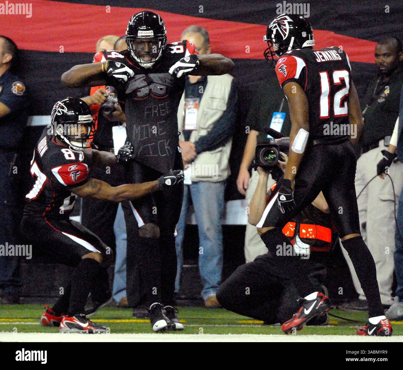 Dec 10, 2007 - Atlanta, Georgia, USA - NFL Football: Atlanta Falcons ...