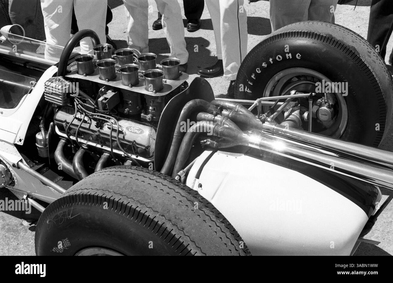The Lotus 29 Ford, a tiny car compared to the Americian giants ...