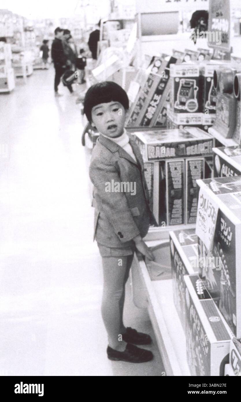 Taki Inoue goes shopping..Formula One Drivers Childhood Photographs ...
