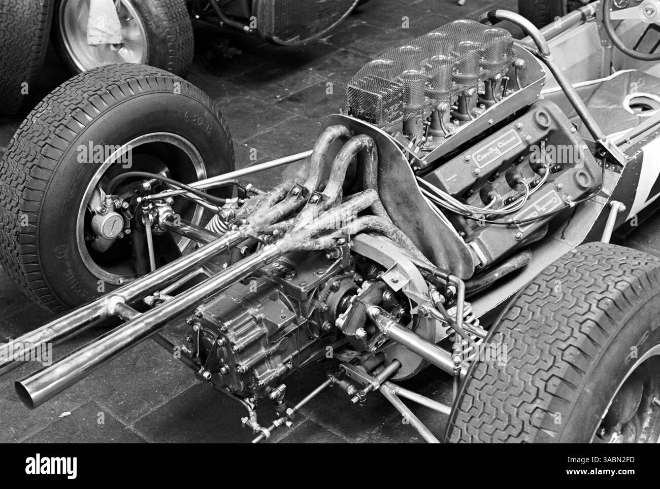 The Coventry Climax engine and transmission of the new Lotus 25...Dutch ...