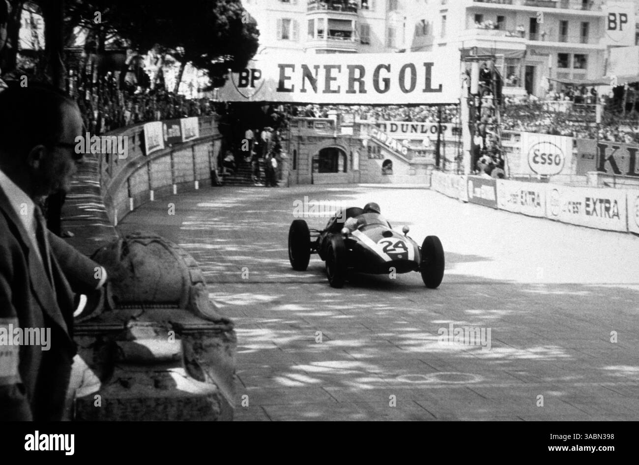 Race winner Jack Brabham (AUS) Cooper T51..Monaco Grand Prix, Monte ...