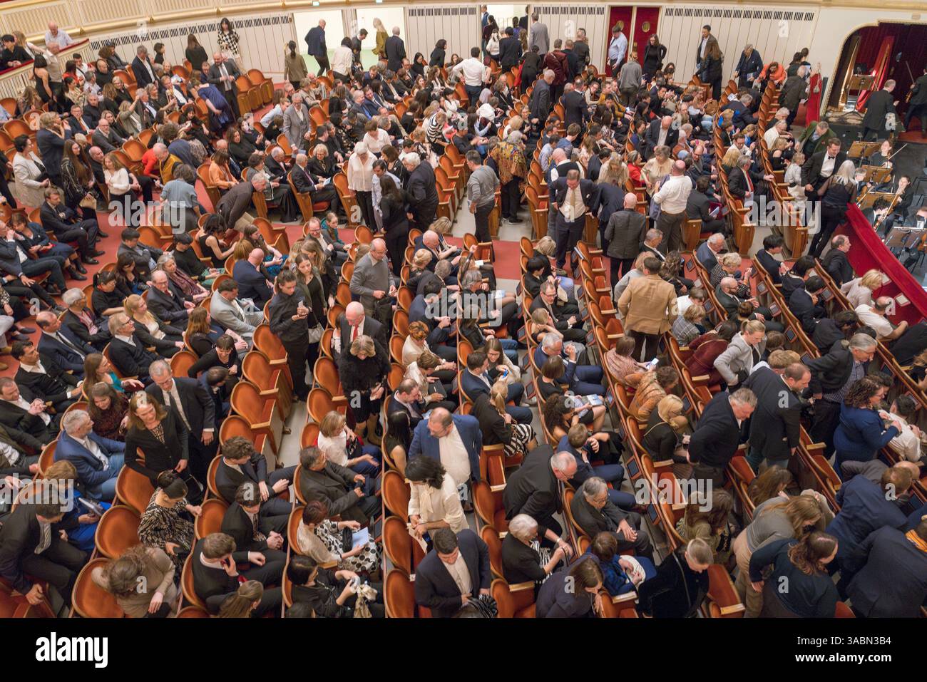 audience, Vienna State Opera House, Vienna, Austria Stock Photo - Alamy