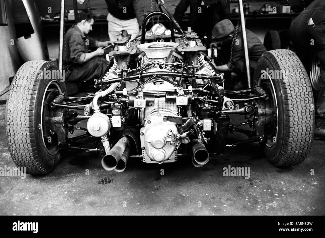 The air-cooled Flat Four engine that powered the Porsche 804 to ...