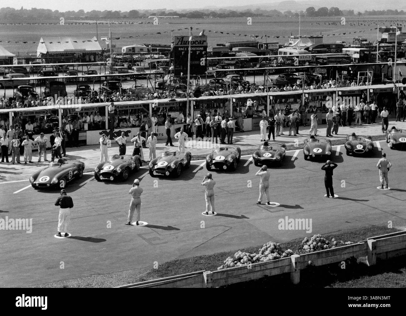 The Le Mans type start..Non Championship Formula One, Nine-Hour ...