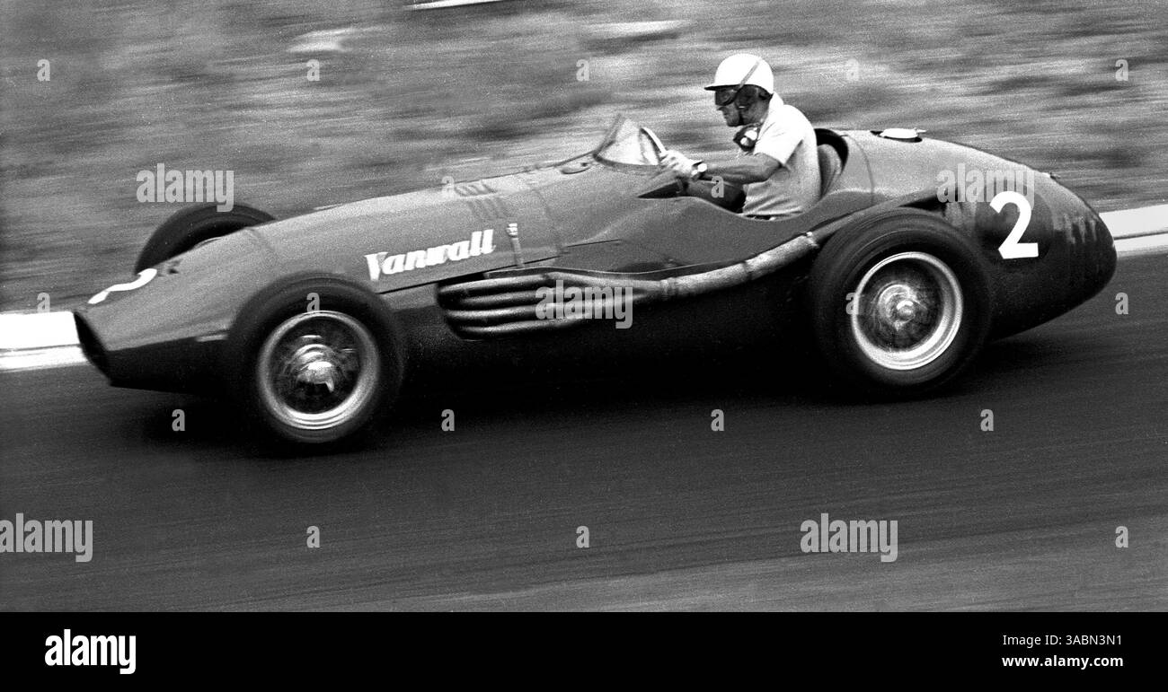 Harry Schell (USA) Vanwall VW2 at South Tower Bend, on his way to ...