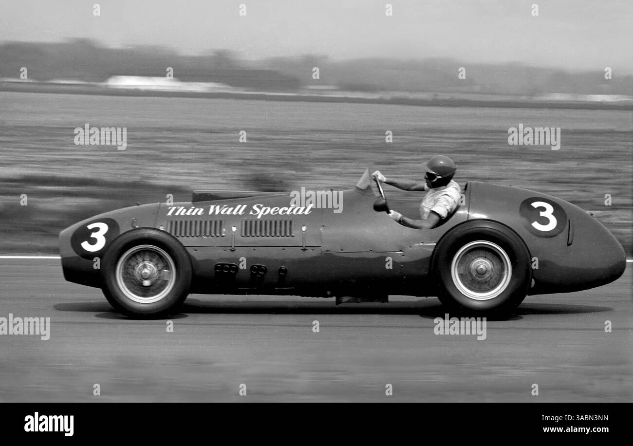 Peter Collins (GBR) Ferrari at St.Mary's Corner...Non-Championship ...
