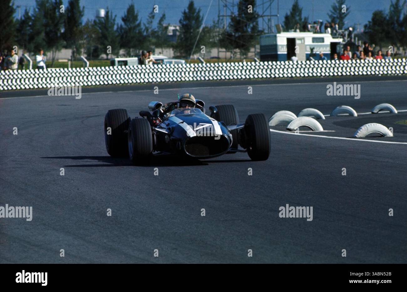 Race winner John Surtees (GBR) Cooper T81..Mexican Grand Prix, Mexico ...