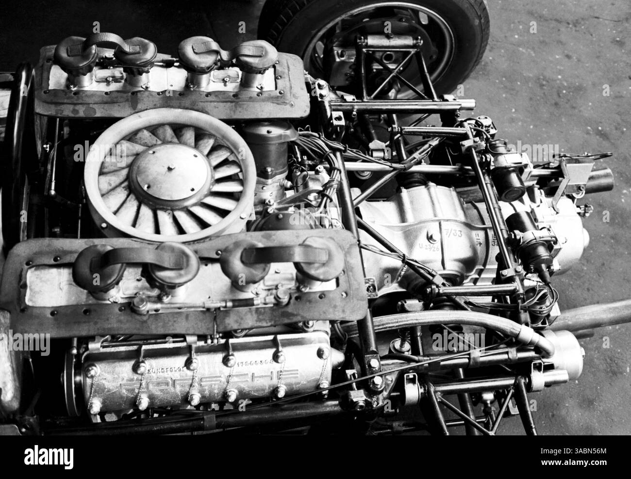 The air-cooled Flat Four engine that powered the Porsche 804 to ...