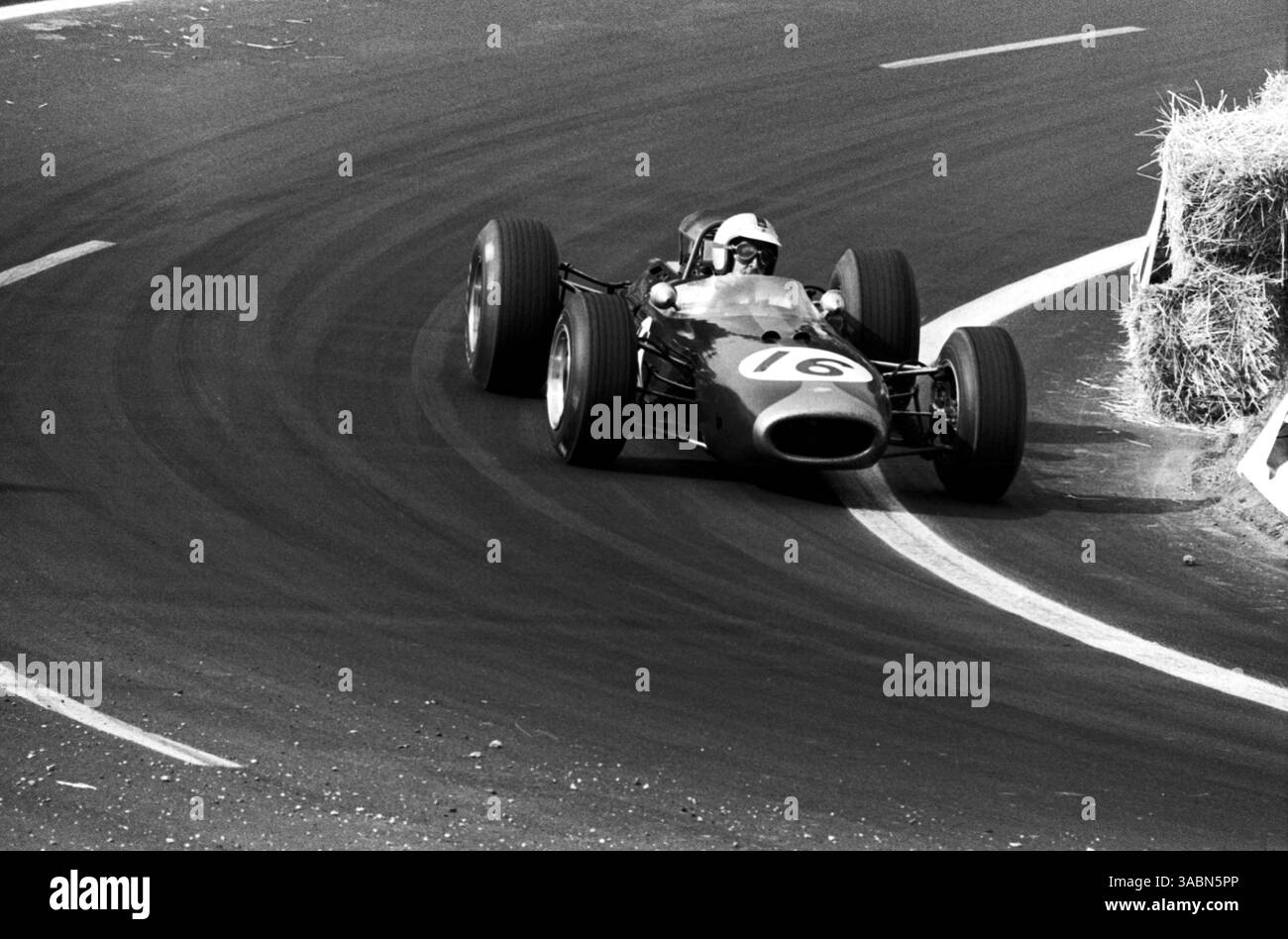 Denny Hulme (NZL) Brabham BT11 scored his first F1 points with a fourth ...