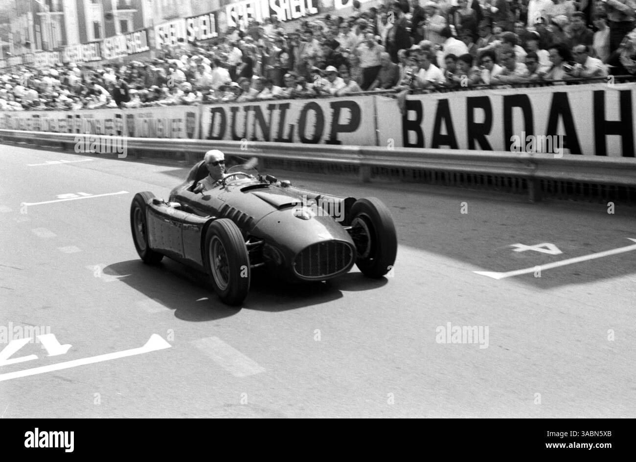 Lancia ferrari d50 grand prix hi-res stock photography and images - Alamy