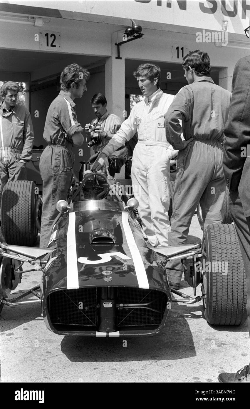 Jochen Rindt (AUT) (right nearest car) Cooper T86, in conversation with ...