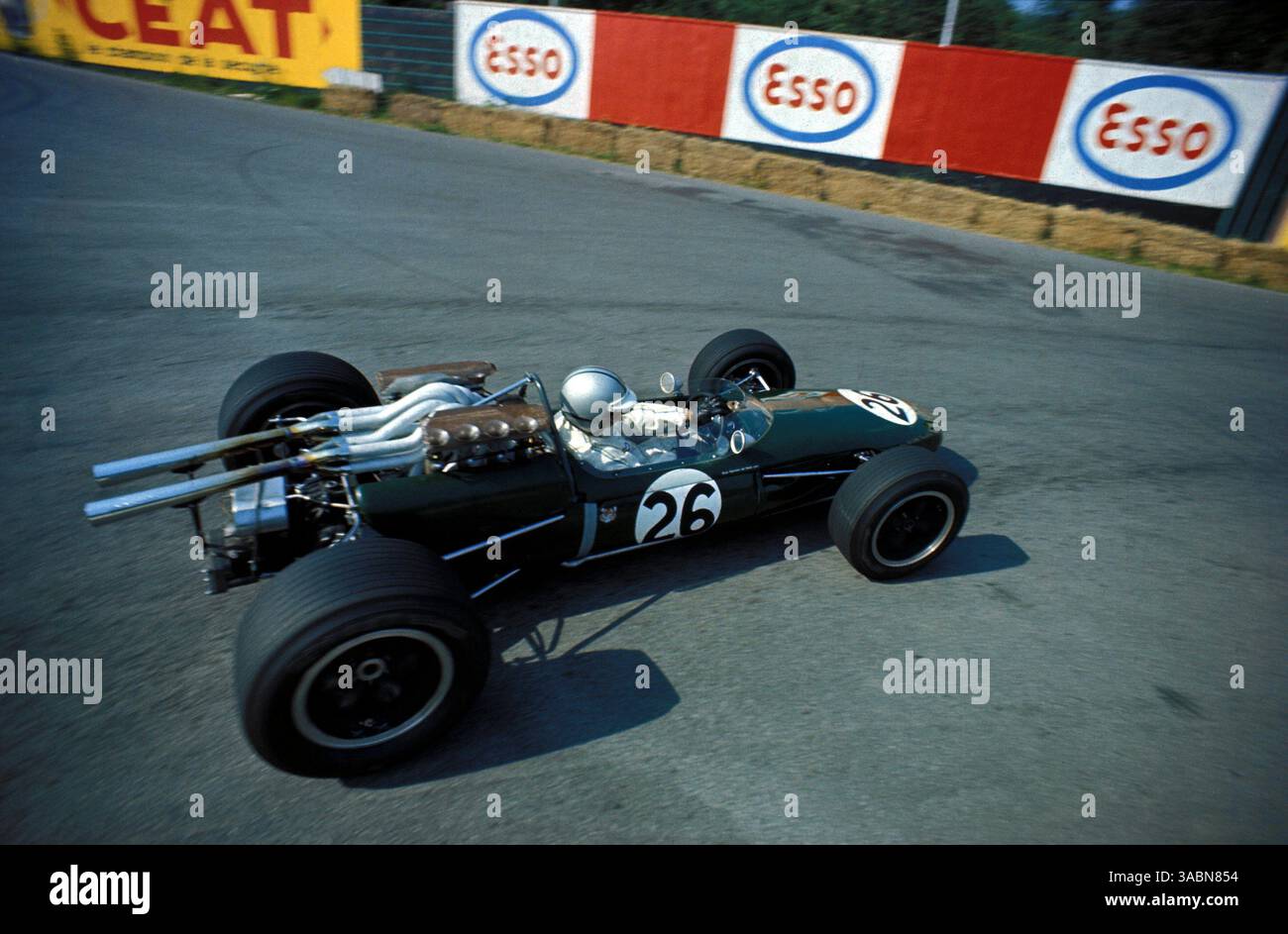 Denny Hulme (NZL) Brabham Repco BT19, retired on lap 15...Formula One ...