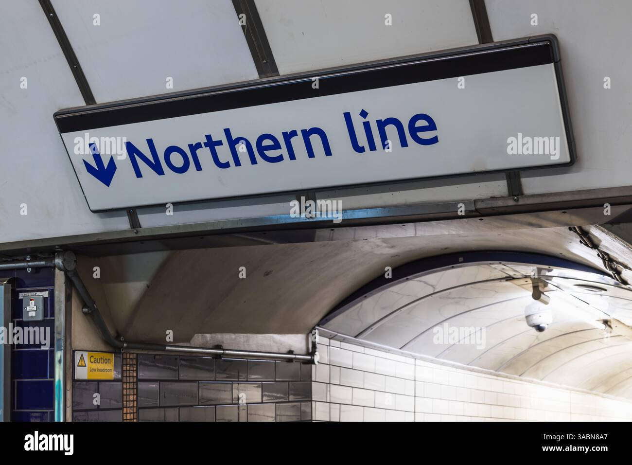 London Underground Northern Line Sign Inside Modern Tube Station Tunnel ...