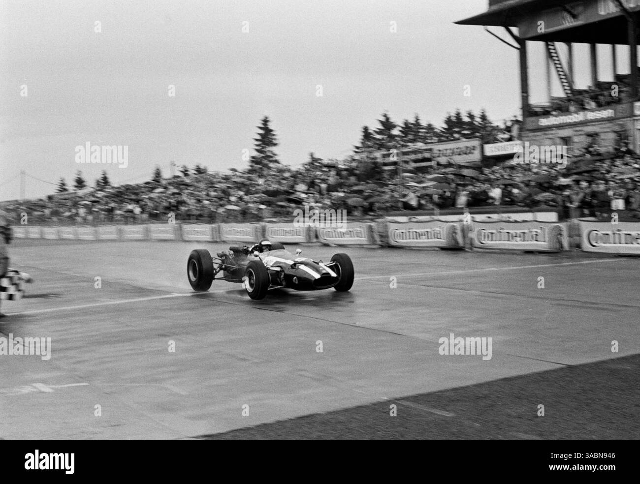 Jochen Rindt (AUT) Cooper T81 crosses the finish line and takes third ...