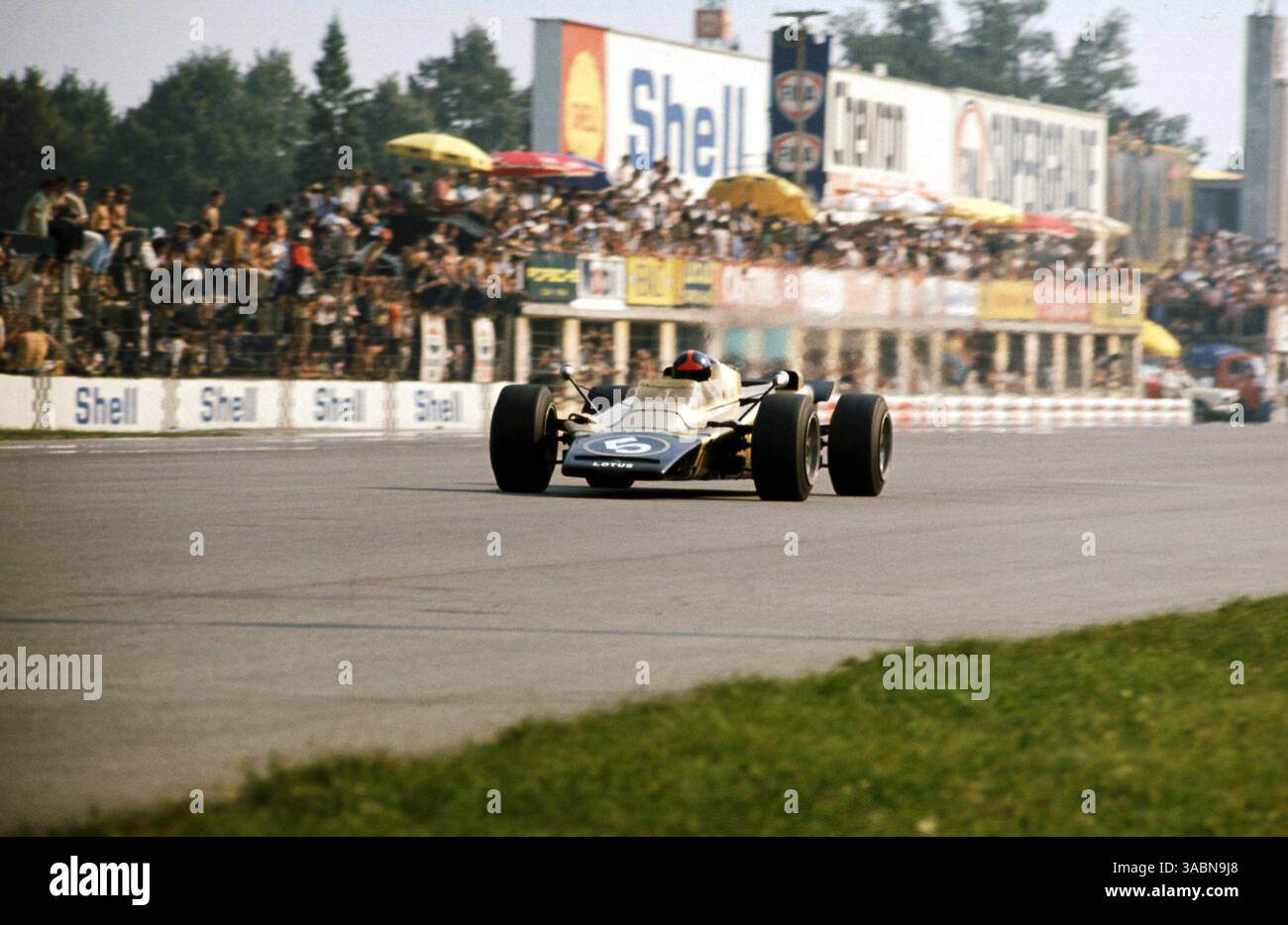 Emerson Fittipaldi (BRA) struggled to eighth place in the Lotus 56B ...