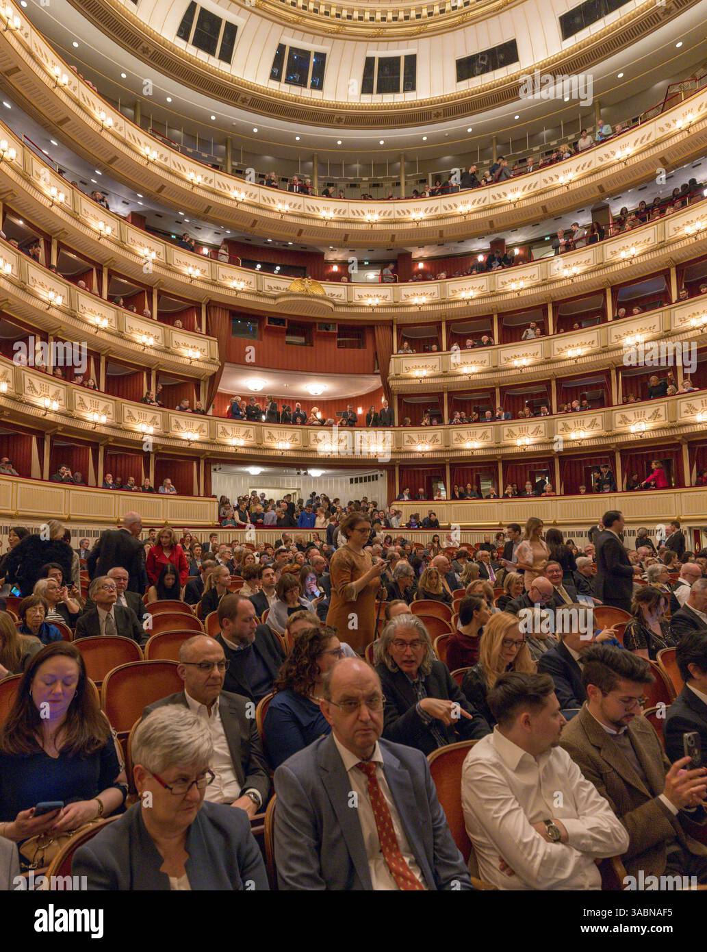 audience, Vienna State Opera House, Vienna, Austria Stock Photo - Alamy