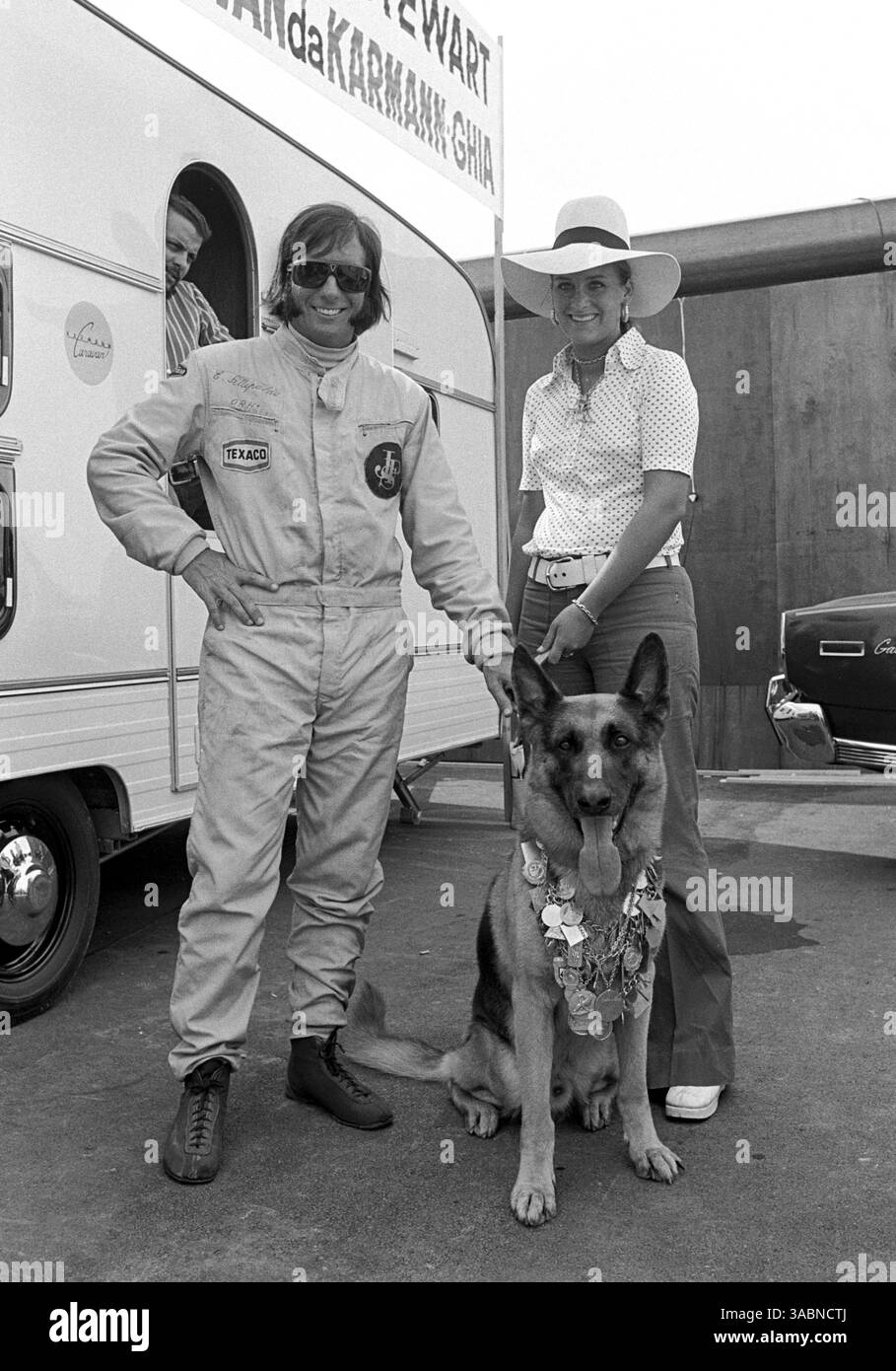 Emerson and Maria Helena Fittipaldi meet the World Champion dog ...